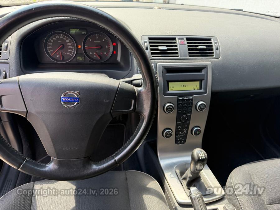 Melns Volvo V50 2008 Veru, ar dzinēja tilpumu 1.60 L un nobraukumu 261 tūkst. km par 2490 €, foto 10 vietnē AUTOMOTO.COM.LV
