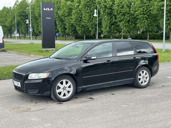 Black Volvo V50 2008 in Narva, with an engine capacity of 1.60 L and mileage of 316 thousand km for 699 €, photo 1 on AUTOMOTO.COM.LV