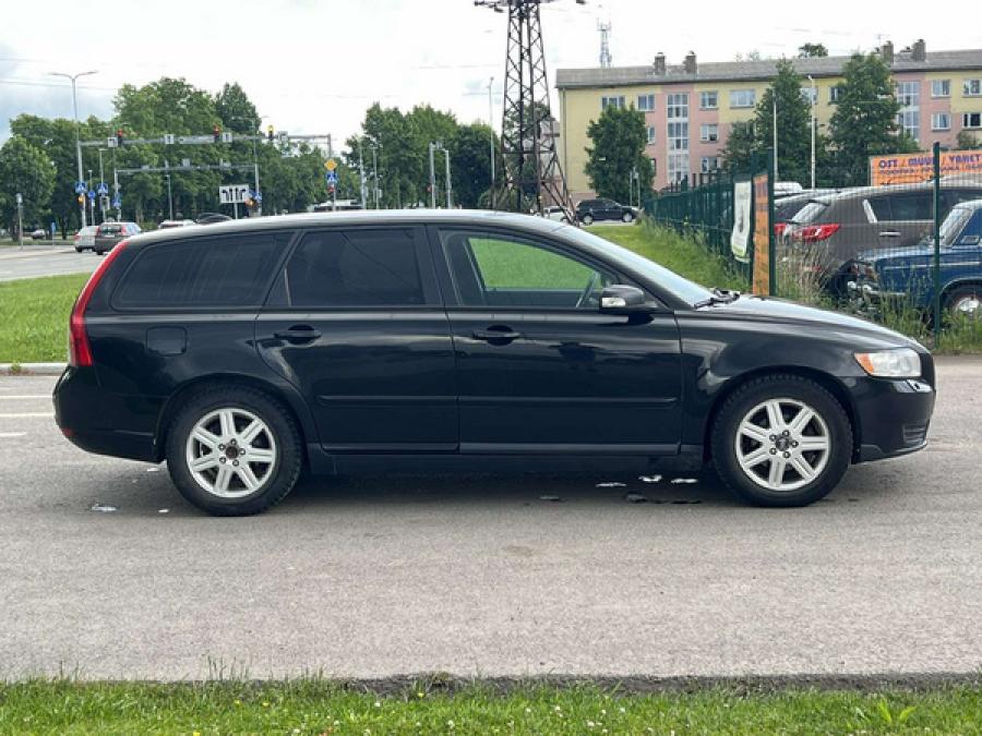 Melns Volvo V50 2008 Narva, ar dzinēja tilpumu 1.60 L un nobraukumu 316 tūkst. km par 699 €, foto 6 vietnē AUTOMOTO.COM.LV