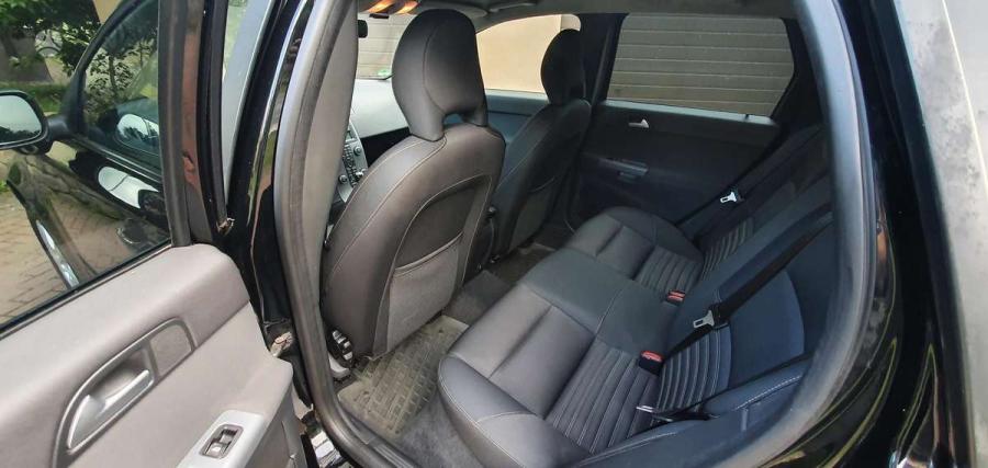 Black Volvo V50 2008 in Vilnius, with an engine capacity of 1.56 L and mileage of 233 thousand km for 2900 €, photo 16 on AUTOMOTO.COM.LV