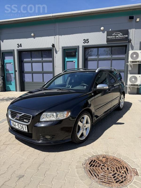 Черный Вольво В50 2008 в Рига, объемом двигателя 2.00 л и пробегом 348 тыс. км за 4200 €, фото 2 на AUTOMOTO.COM.LV