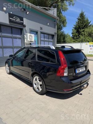 Black Volvo V50 2008 in Riga, with an engine capacity of 2.00 L and mileage of 348 thousand km for 4200 €, photo 4 on AUTOMOTO.COM.LV