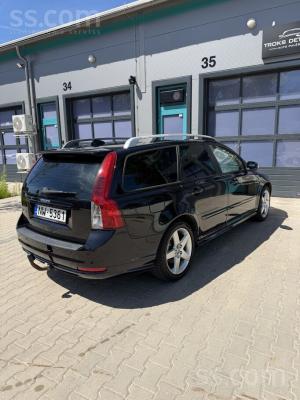 Black Volvo V50 2008 in Riga, with an engine capacity of 2.00 L and mileage of 348 thousand km for 4200 €, photo 5 on AUTOMOTO.COM.LV