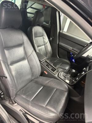 Black Volvo V50 2008 in Riga, with an engine capacity of 2.00 L and mileage of 348 thousand km for 4200 €, photo 8 on AUTOMOTO.COM.LV