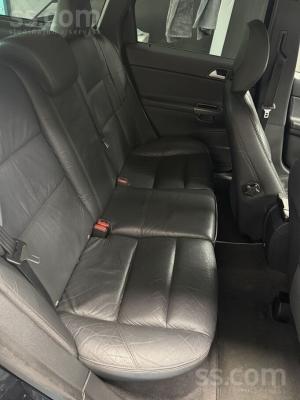 Black Volvo V50 2008 in Riga, with an engine capacity of 2.00 L and mileage of 348 thousand km for 4200 €, photo 9 on AUTOMOTO.COM.LV