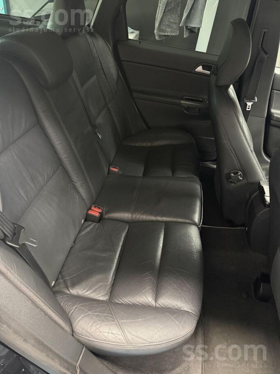 Black Volvo V50 2008 in Riga, with an engine capacity of 2.00 L and mileage of 348 thousand km for 4200 €, photo 9 on AUTOMOTO.COM.LV