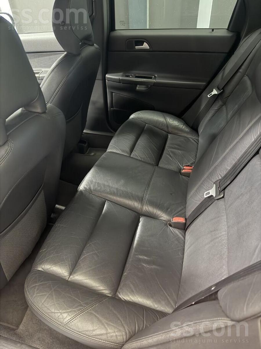 Black Volvo V50 2008 in Riga, with an engine capacity of 2.00 L and mileage of 348 thousand km for 4200 €, photo 10 on AUTOMOTO.COM.LV