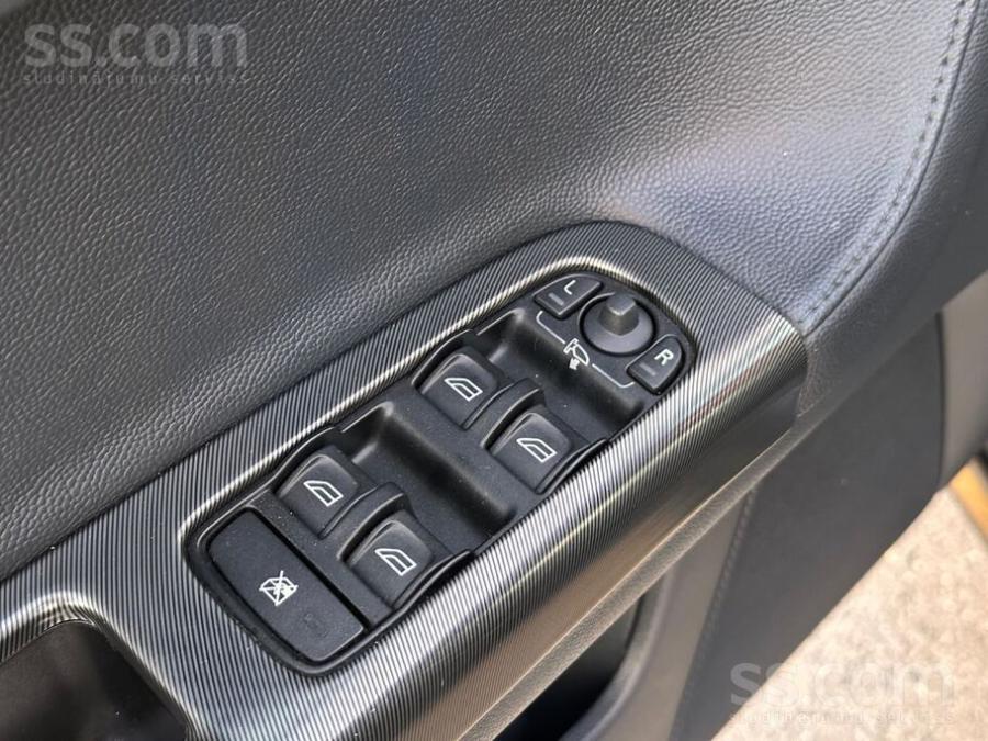 Black Volvo V50 2008 in Riga, with an engine capacity of 2.00 L and mileage of 348 thousand km for 4200 €, photo 12 on AUTOMOTO.COM.LV