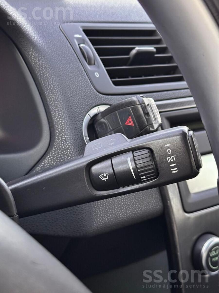 Black Volvo V50 2008 in Riga, with an engine capacity of 2.00 L and mileage of 348 thousand km for 4200 €, photo 14 on AUTOMOTO.COM.LV