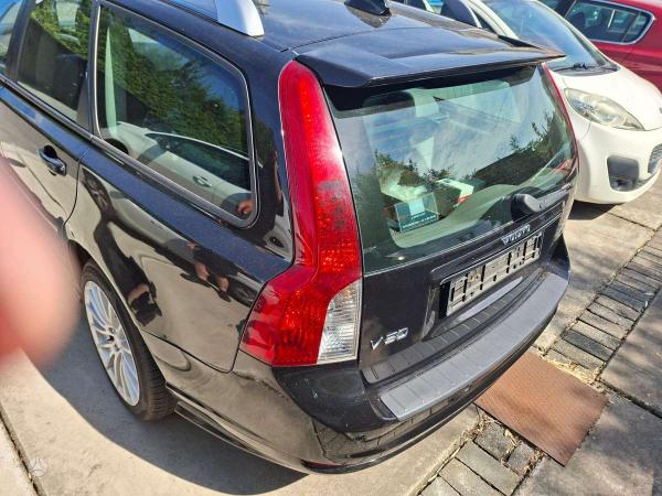 Melns Volvo V50 2008 Kauņa, ar dzinēja tilpumu 2.40 L un nobraukumu 235 tūkst. km par 1550 €, foto 5 vietnē AUTOMOTO.COM.LV