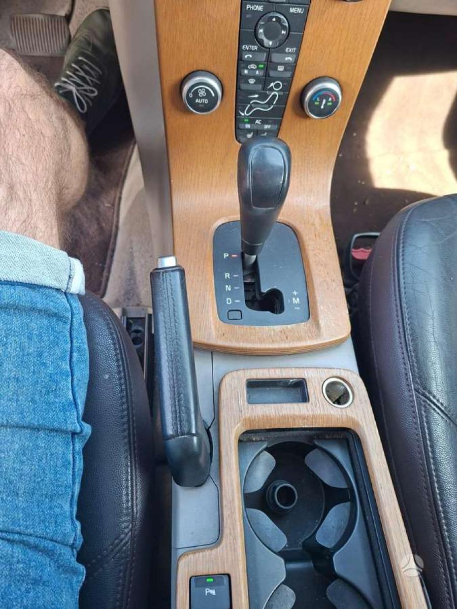 Melns Volvo V50 2008 Kauņa, ar dzinēja tilpumu 2.40 L un nobraukumu 235 tūkst. km par 1550 €, foto 14 vietnē AUTOMOTO.COM.LV