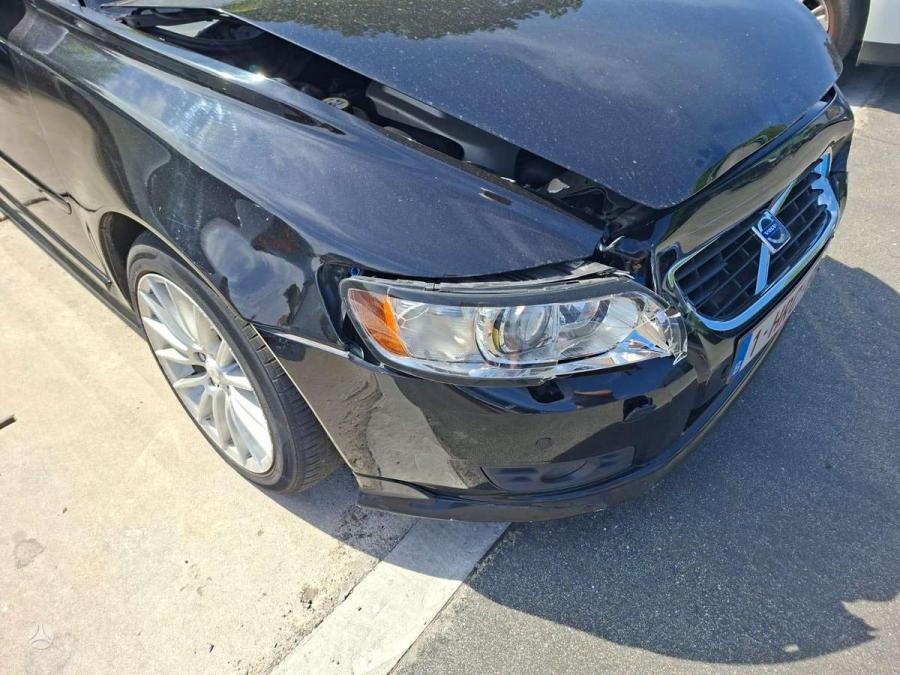 Melns Volvo V50 2008 Kauņa, ar dzinēja tilpumu 2.40 L un nobraukumu 235 tūkst. km par 1550 €, foto 18 vietnē AUTOMOTO.COM.LV