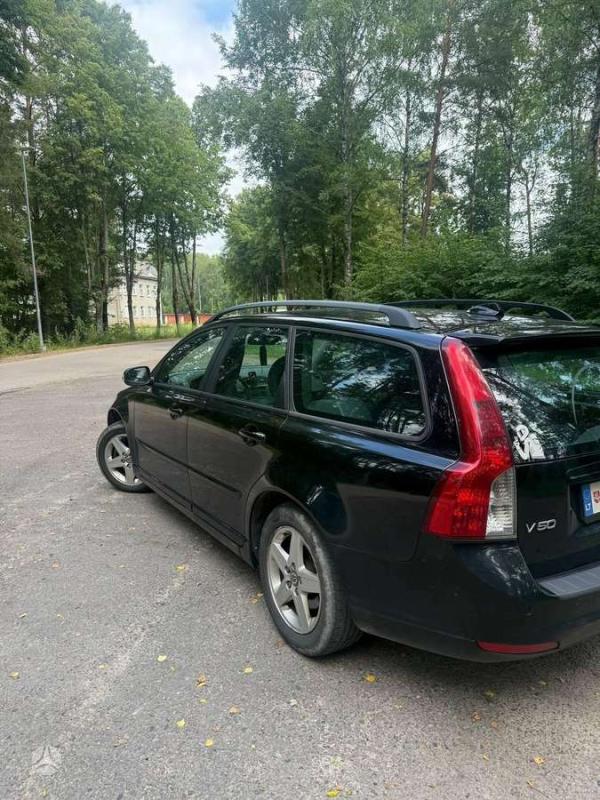 Черный Вольво В50 2008 в Вильнюс, объемом двигателя 2.00 л и пробегом 330 тыс. км за 2450 €, фото 7 на AUTOMOTO.COM.LV