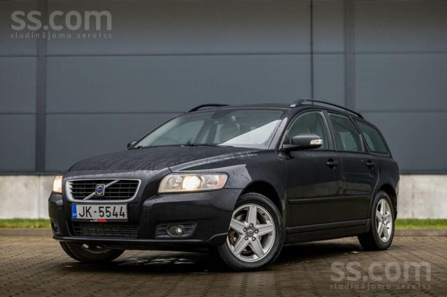 Black Volvo V50 2008 in Riga, with an engine capacity of 1.60 L and mileage of 253 thousand km for 3490 €, photo 1 on AUTOMOTO.COM.LV