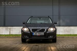 Black Volvo V50 2008 in Riga, with an engine capacity of 1.60 L and mileage of 253 thousand km for 3490 €, photo 3 on AUTOMOTO.COM.LV