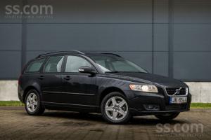 Black Volvo V50 2008 in Riga, with an engine capacity of 1.60 L and mileage of 253 thousand km for 3490 €, photo 4 on AUTOMOTO.COM.LV