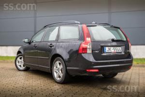 Black Volvo V50 2008 in Riga, with an engine capacity of 1.60 L and mileage of 253 thousand km for 3490 €, photo 7 on AUTOMOTO.COM.LV
