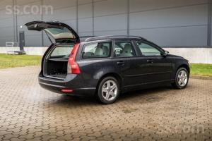 Black Volvo V50 2008 in Riga, with an engine capacity of 1.60 L and mileage of 253 thousand km for 3490 €, photo 12 on AUTOMOTO.COM.LV
