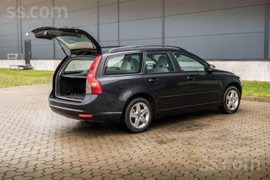 Black Volvo V50 2008 in Riga, with an engine capacity of 1.60 L and mileage of 253 thousand km for 3490 €, photo 12 on AUTOMOTO.COM.LV
