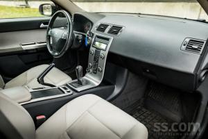 Black Volvo V50 2008 in Riga, with an engine capacity of 1.60 L and mileage of 253 thousand km for 3490 €, photo 14 on AUTOMOTO.COM.LV