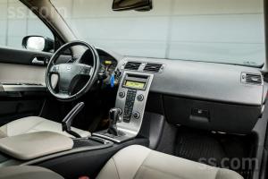 Black Volvo V50 2008 in Riga, with an engine capacity of 1.60 L and mileage of 253 thousand km for 3490 €, photo 15 on AUTOMOTO.COM.LV