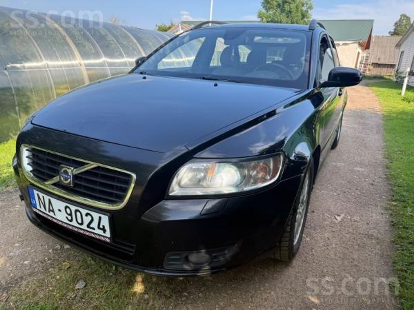 Melns Volvo V50 2008 Ogre, ar dzinēja tilpumu 2.00 L un nobraukumu 350 tūkst. km par 1350 €, foto 1 vietnē AUTOMOTO.COM.LV