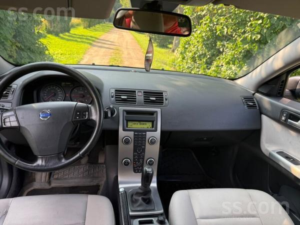 Melns Volvo V50 2008 Ogre, ar dzinēja tilpumu 2.00 L un nobraukumu 350 tūkst. km par 1350 €, foto 5 vietnē AUTOMOTO.COM.LV