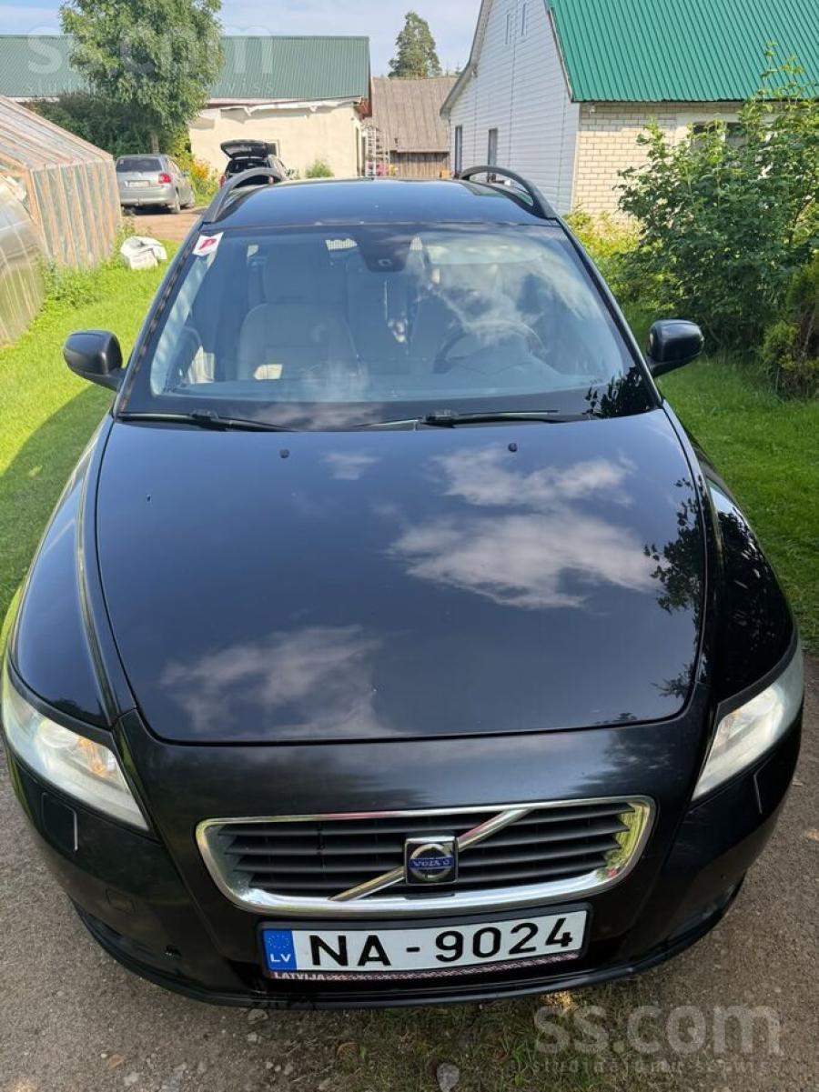 Melns Volvo V50 2008 Ogre, ar dzinēja tilpumu 2.00 L un nobraukumu 350 tūkst. km par 1350 €, foto 3 vietnē AUTOMOTO.COM.LV