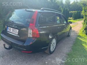 Melns Volvo V50 2008 Ogre, ar dzinēja tilpumu 2.00 L un nobraukumu 350 tūkst. km par 1350 €, foto 4 vietnē AUTOMOTO.COM.LV