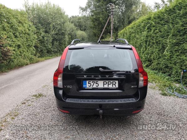 Melns Volvo V50 2008 Tallina, ar dzinēja tilpumu 2.00 L un nobraukumu 240 tūkst. km par 5450 €, foto 2 vietnē AUTOMOTO.COM.LV
