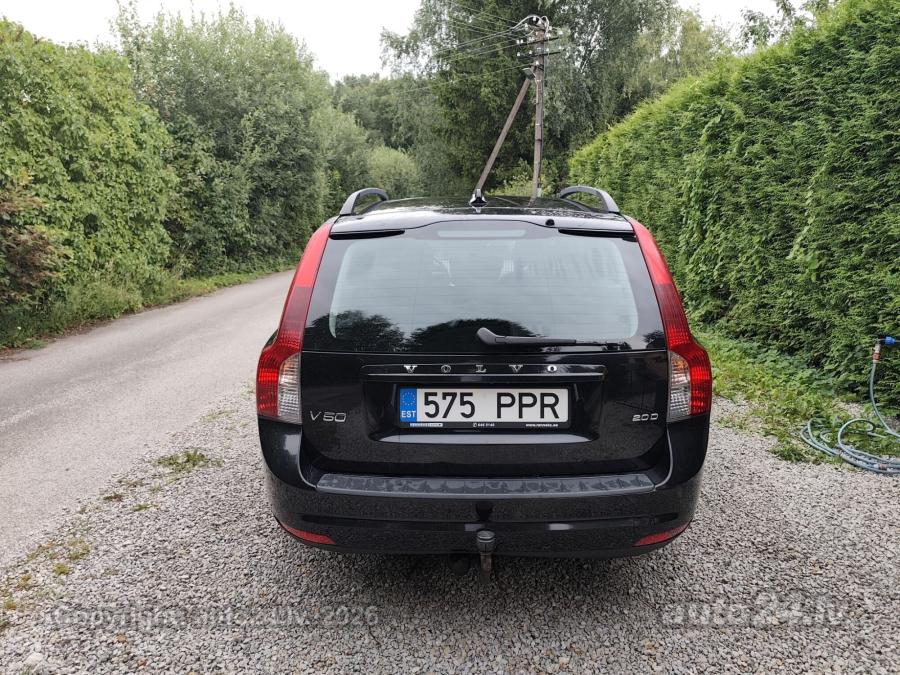 Melns Volvo V50 2008 Tallina, ar dzinēja tilpumu 2.00 L un nobraukumu 240 tūkst. km par 5450 €, foto 3 vietnē AUTOMOTO.COM.LV