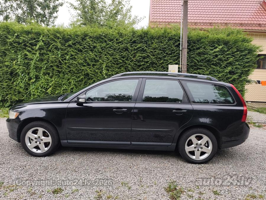 Melns Volvo V50 2008 Tallina, ar dzinēja tilpumu 2.00 L un nobraukumu 240 tūkst. km par 5450 €, foto 5 vietnē AUTOMOTO.COM.LV