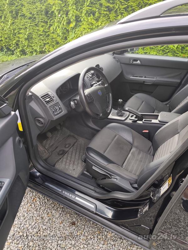 Melns Volvo V50 2008 Tallina, ar dzinēja tilpumu 2.00 L un nobraukumu 240 tūkst. km par 5450 €, foto 10 vietnē AUTOMOTO.COM.LV