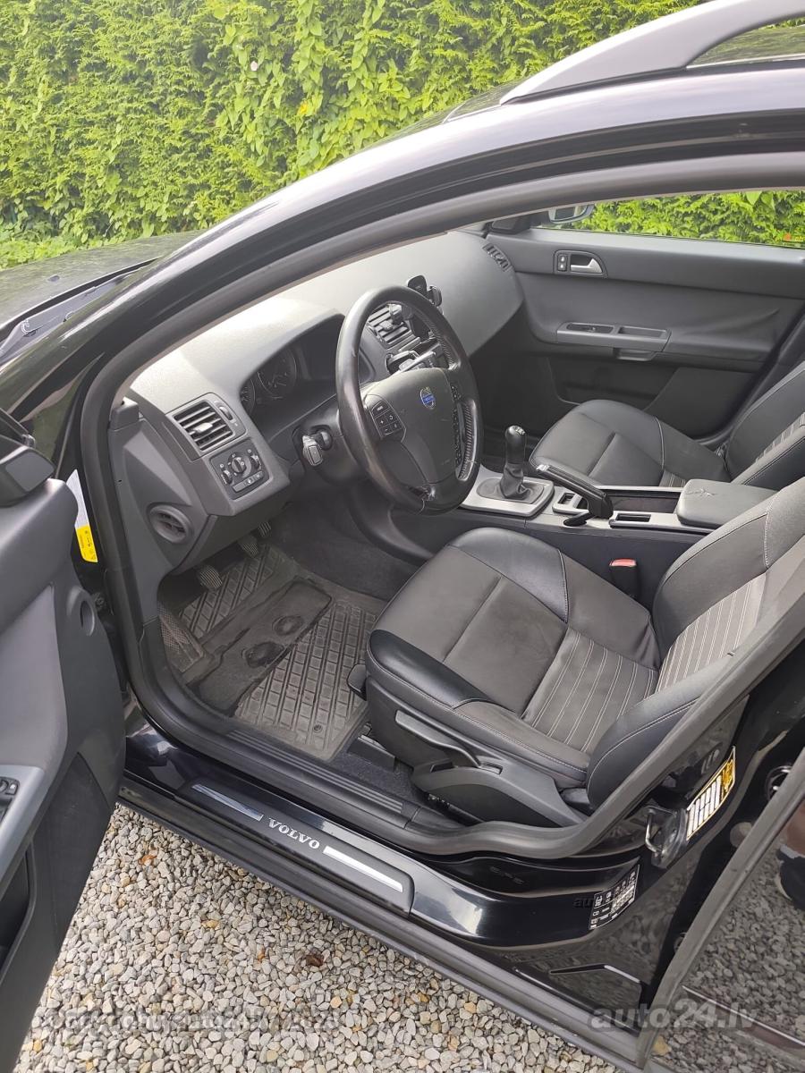 Melns Volvo V50 2008 Tallina, ar dzinēja tilpumu 2.00 L un nobraukumu 240 tūkst. km par 5450 €, foto 11 vietnē AUTOMOTO.COM.LV