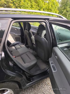 Melns Volvo V50 2008 Tallina, ar dzinēja tilpumu 2.00 L un nobraukumu 240 tūkst. km par 5450 €, foto 13 vietnē AUTOMOTO.COM.LV