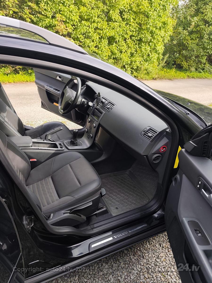 Melns Volvo V50 2008 Tallina, ar dzinēja tilpumu 2.00 L un nobraukumu 240 tūkst. km par 5450 €, foto 14 vietnē AUTOMOTO.COM.LV