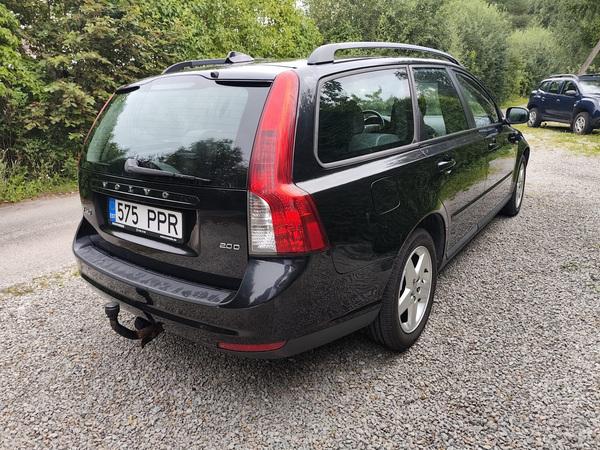 Melns Volvo V50 2008 Tallina, ar dzinēja tilpumu 2.00 L un nobraukumu 240 tūkst. km par 5450 €, foto 1 vietnē AUTOMOTO.COM.LV