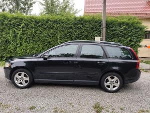 Melns Volvo V50 2008 Tallina, ar dzinēja tilpumu 2.00 L un nobraukumu 240 tūkst. km par 5450 €, foto 5 vietnē AUTOMOTO.COM.LV