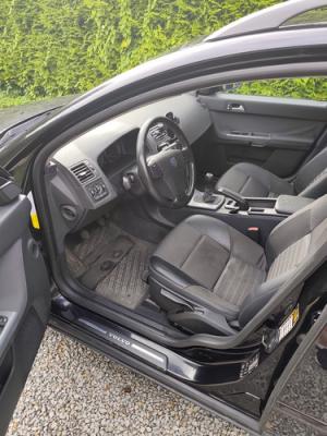 Melns Volvo V50 2008 Tallina, ar dzinēja tilpumu 2.00 L un nobraukumu 240 tūkst. km par 5450 €, foto 10 vietnē AUTOMOTO.COM.LV