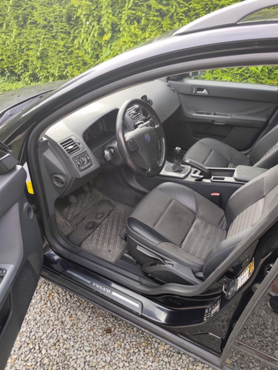 Melns Volvo V50 2008 Tallina, ar dzinēja tilpumu 2.00 L un nobraukumu 240 tūkst. km par 5450 €, foto 10 vietnē AUTOMOTO.COM.LV