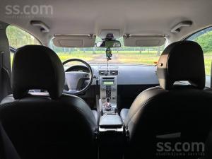 Черный Вольво В50 2008 в Лиепая, объемом двигателя 2.00 л и пробегом 299 тыс. км за 3100 €, фото 8 на AUTOMOTO.COM.LV
