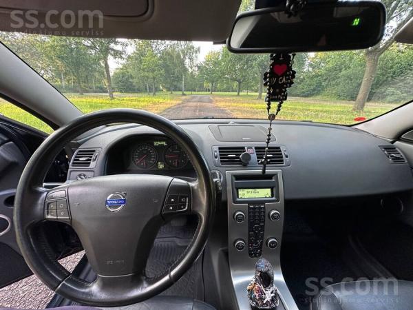 Melns Volvo V50 2008 Liepāja, ar dzinēja tilpumu 2.00 L un nobraukumu 299 tūkst. km par 3100 €, foto 10 vietnē AUTOMOTO.COM.LV