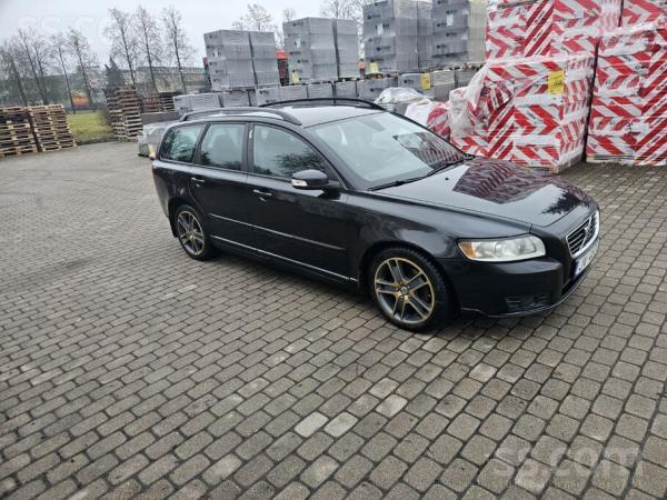 Melns Volvo V50 2008 Jelgava, ar dzinēja tilpumu 2.00 L un nobraukumu 336 tūkst. km par 1800 €, foto 4 vietnē AUTOMOTO.COM.LV