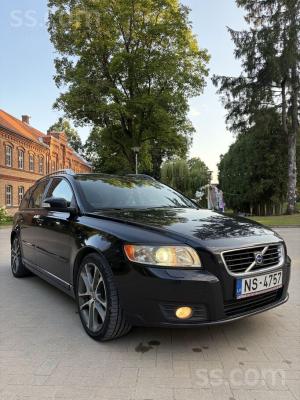 Черный Вольво В50 2008 в Бауска, объемом двигателя 2.40 л и пробегом 321 тыс. км за 3990 €, фото 8 на AUTOMOTO.COM.LV