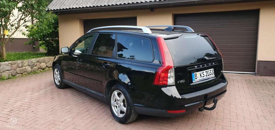 Melns Volvo V50 2008 Viļņa, ar dzinēja tilpumu 1.56 L un nobraukumu 234 tūkst. km par 3250 €, foto 14 vietnē AUTOMOTO.COM.LV