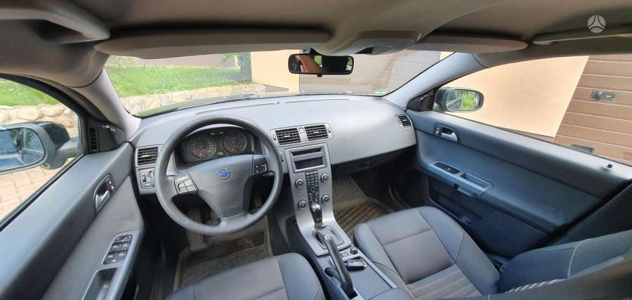 Melns Volvo V50 2008 Viļņa, ar dzinēja tilpumu 1.56 L un nobraukumu 234 tūkst. km par 3250 €, foto 17 vietnē AUTOMOTO.COM.LV