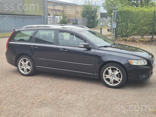 Melns Volvo V50 2008 Rīga, ar dzinēja tilpumu 1.60 L un nobraukumu 0 tūkst. km par 1990 €, foto 3 vietnē AUTOMOTO.COM.LV
