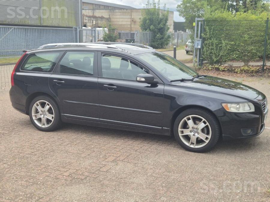 Melns Volvo V50 2008 Rīga, ar dzinēja tilpumu 1.60 L un nobraukumu 0 tūkst. km par 1990 €, foto 4 vietnē AUTOMOTO.COM.LV