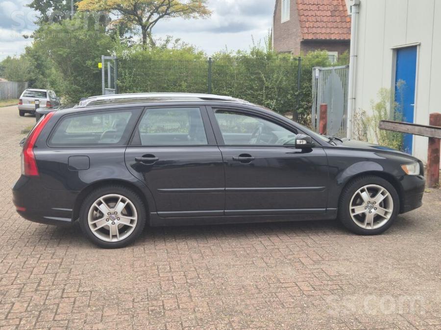Melns Volvo V50 2008 Rīga, ar dzinēja tilpumu 1.60 L un nobraukumu 0 tūkst. km par 1990 €, foto 5 vietnē AUTOMOTO.COM.LV