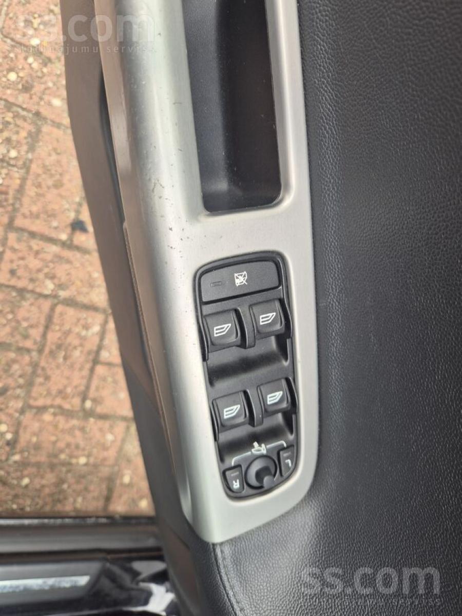 Melns Volvo V50 2008 Rīga, ar dzinēja tilpumu 1.60 L un nobraukumu 0 tūkst. km par 1990 €, foto 17 vietnē AUTOMOTO.COM.LV
